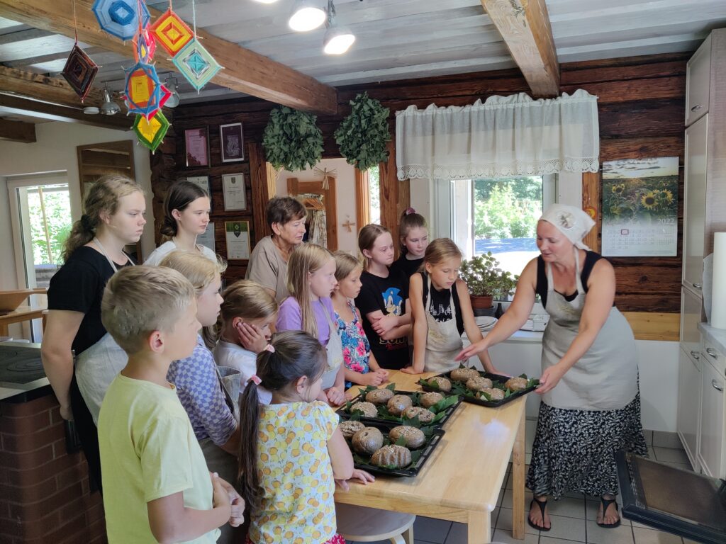 Izzinoša nodarbība "No amatniecības līdz mūsdienu dizainam" - Latvijas ...